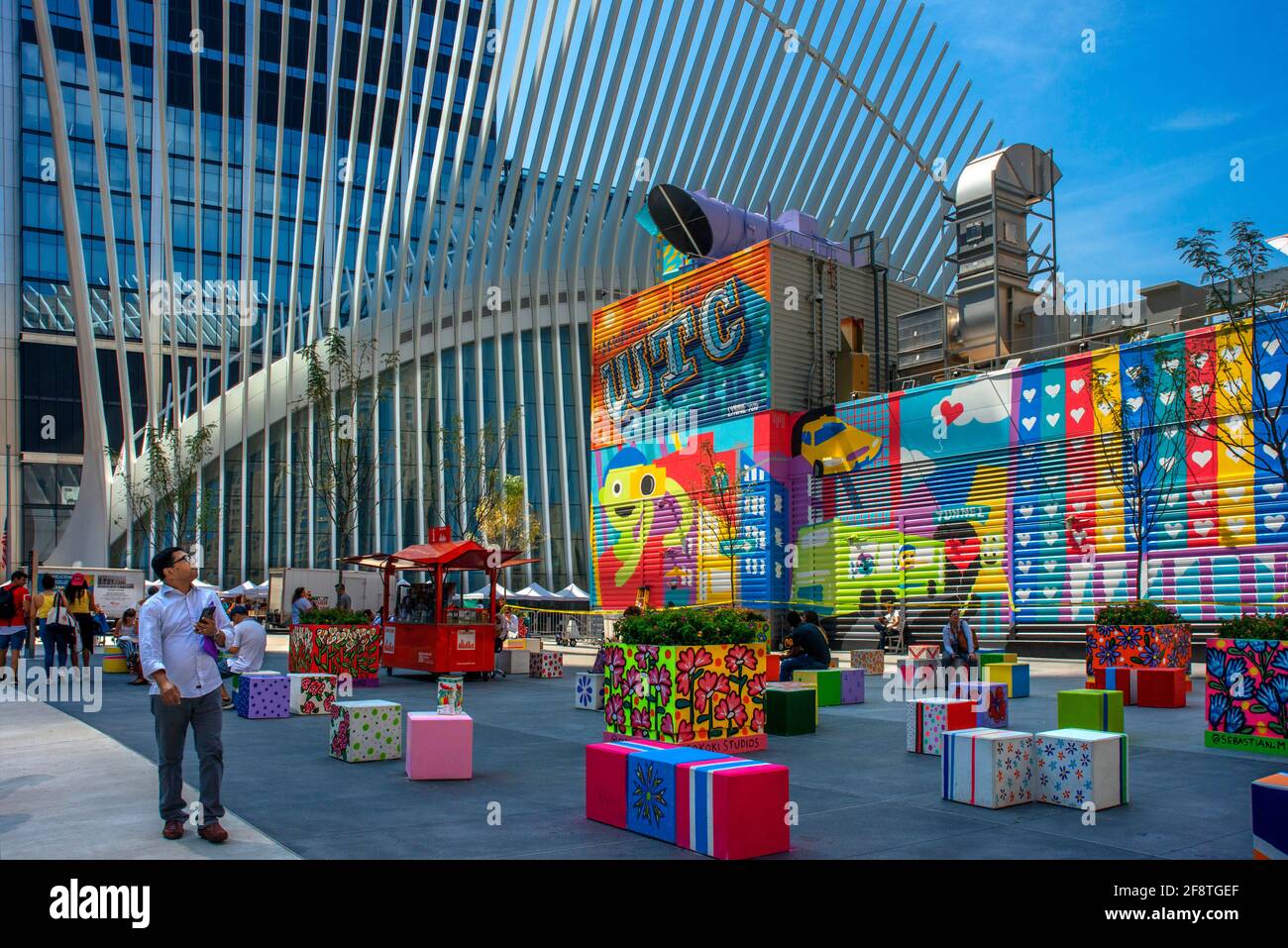 People crossing the street at the Oculus Westfield Mall World Trade ...