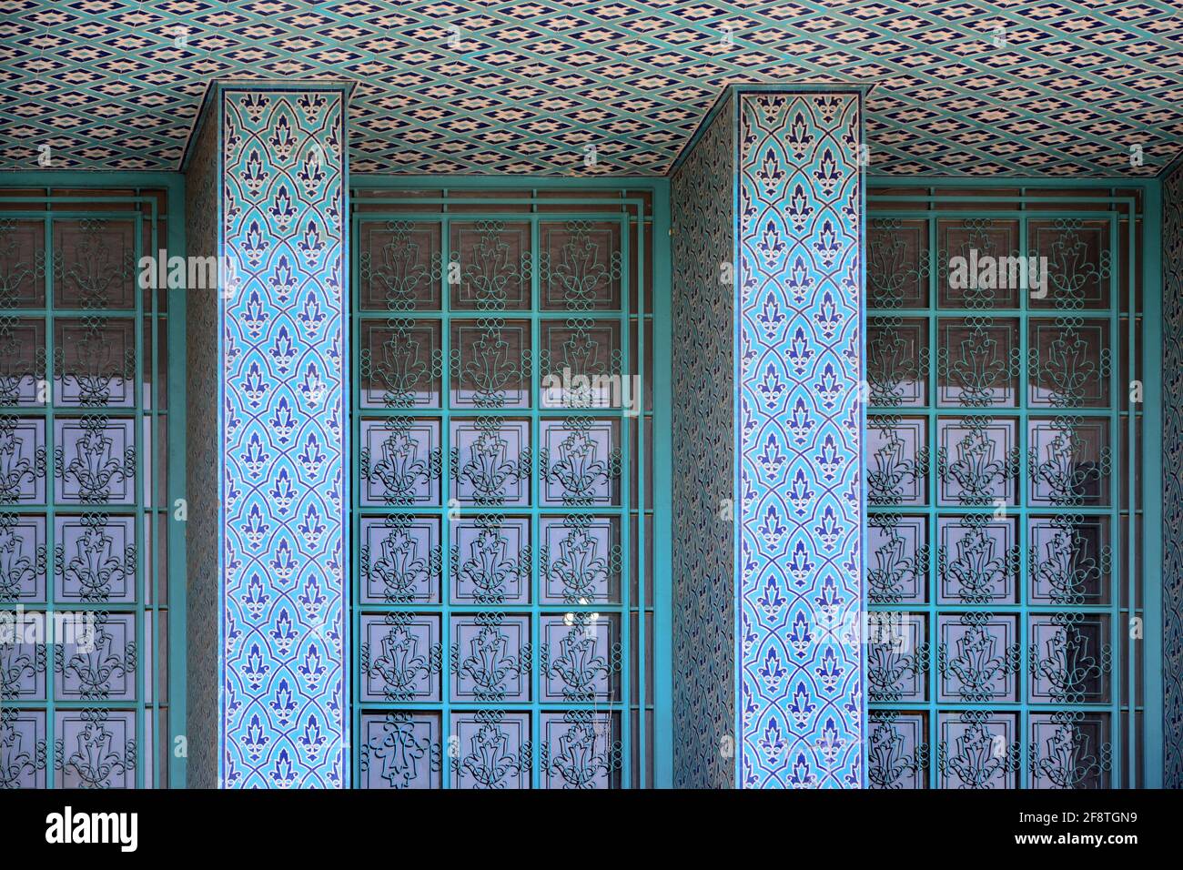 Iranian tiles hi-res stock photography and images - Alamy