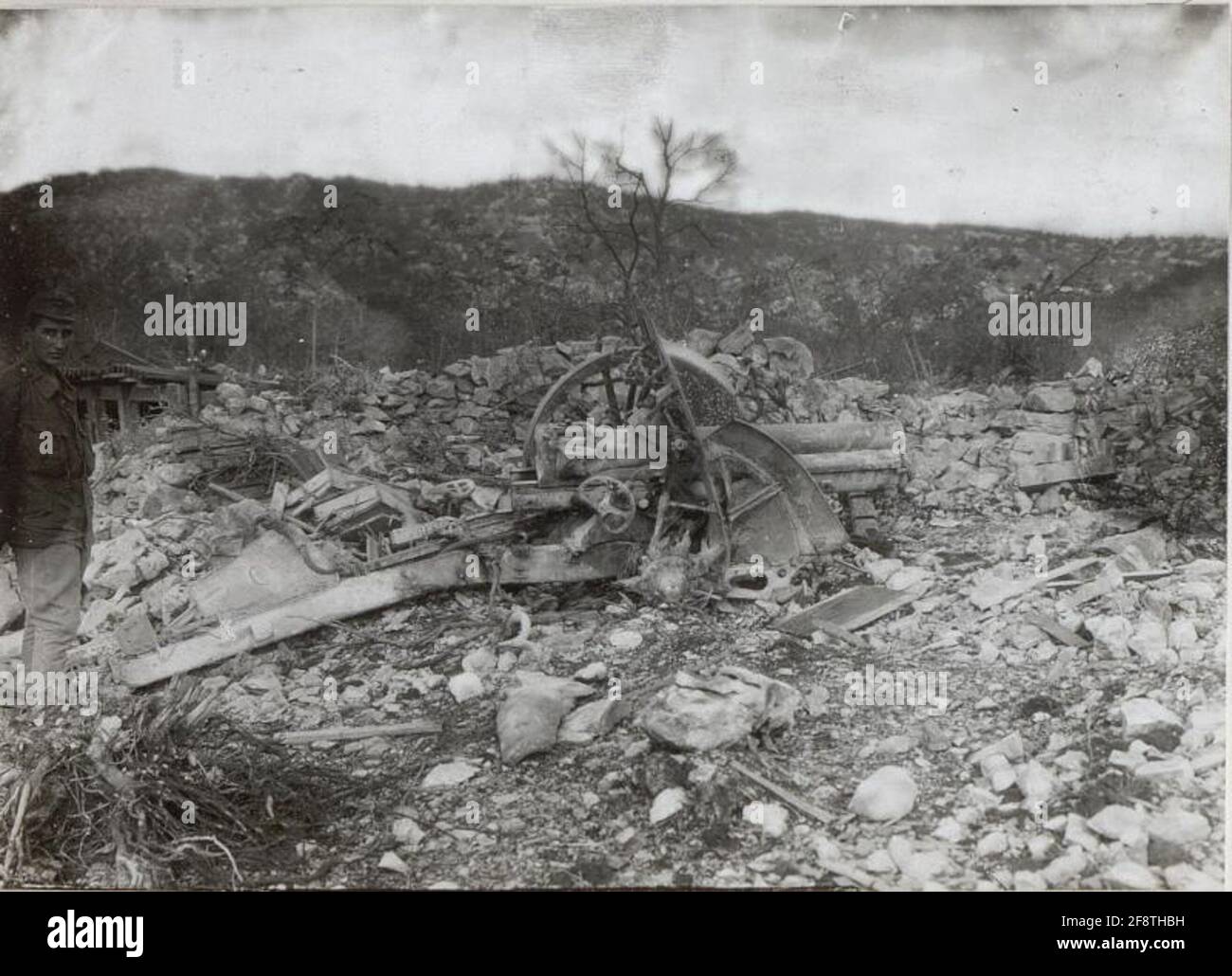Destroyed artillery gun hi-res stock photography and images - Alamy