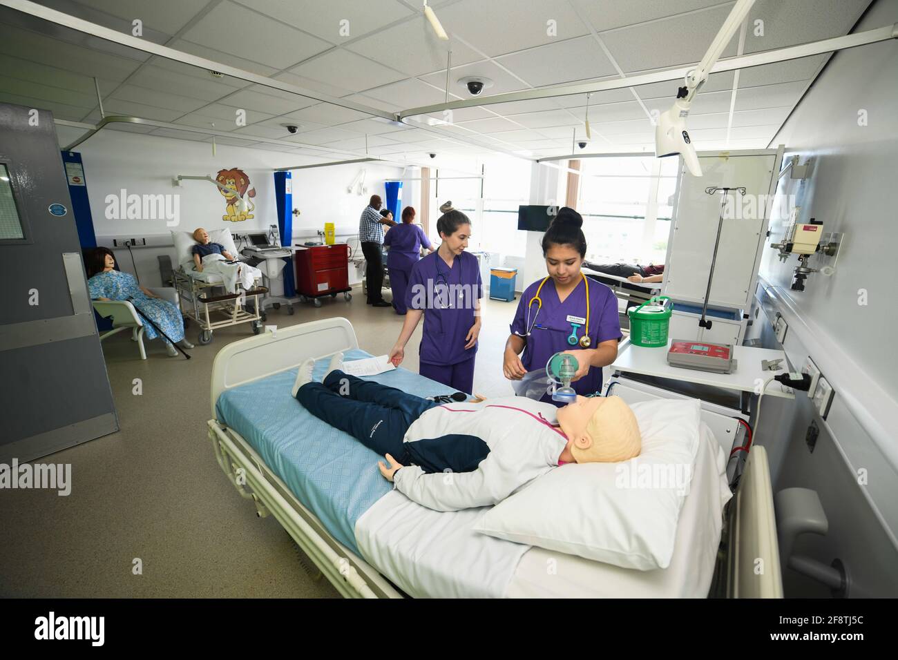 Nurses training hi-res stock photography and images - Alamy