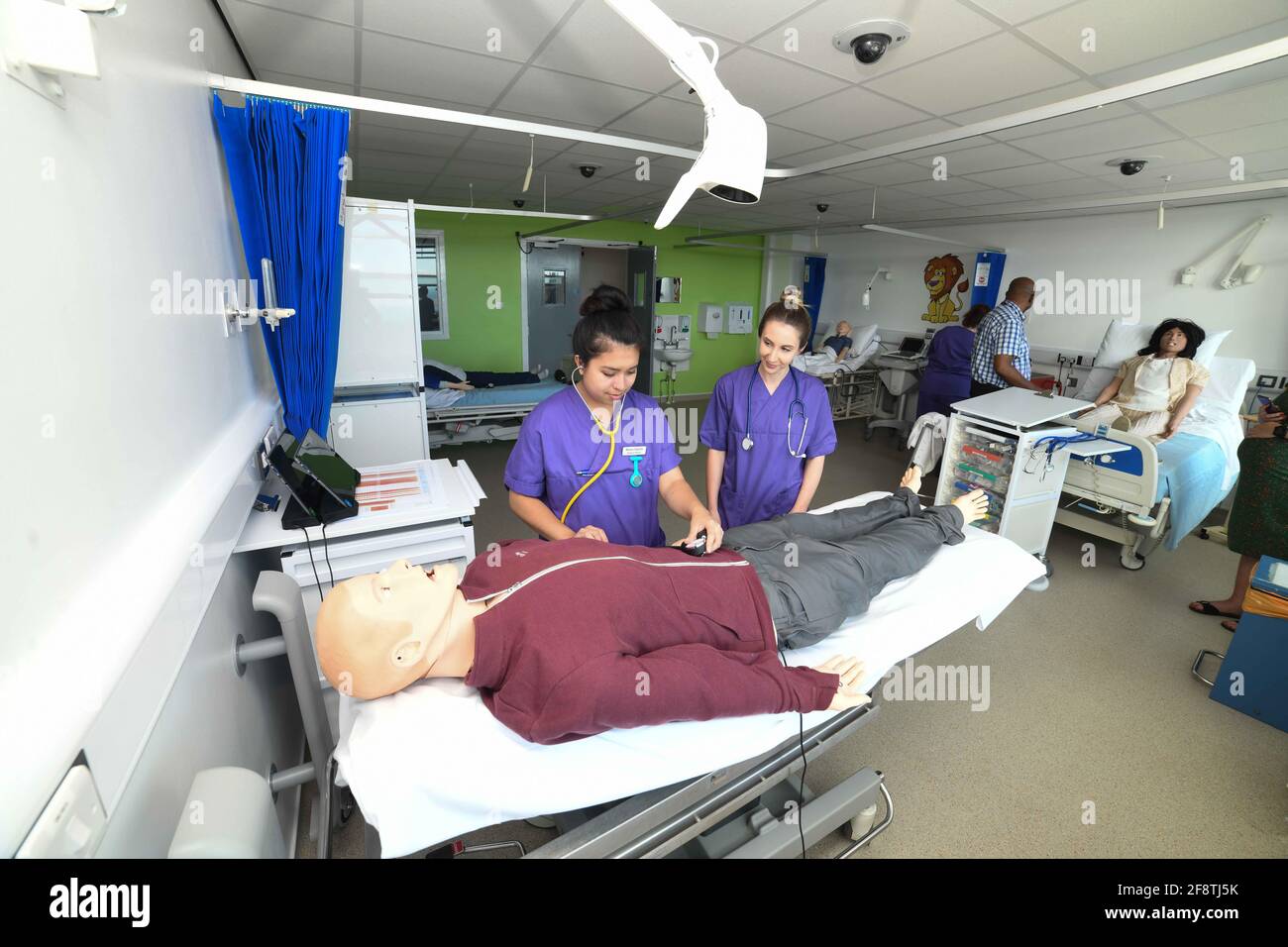 Nurses training hi-res stock photography and images - Alamy