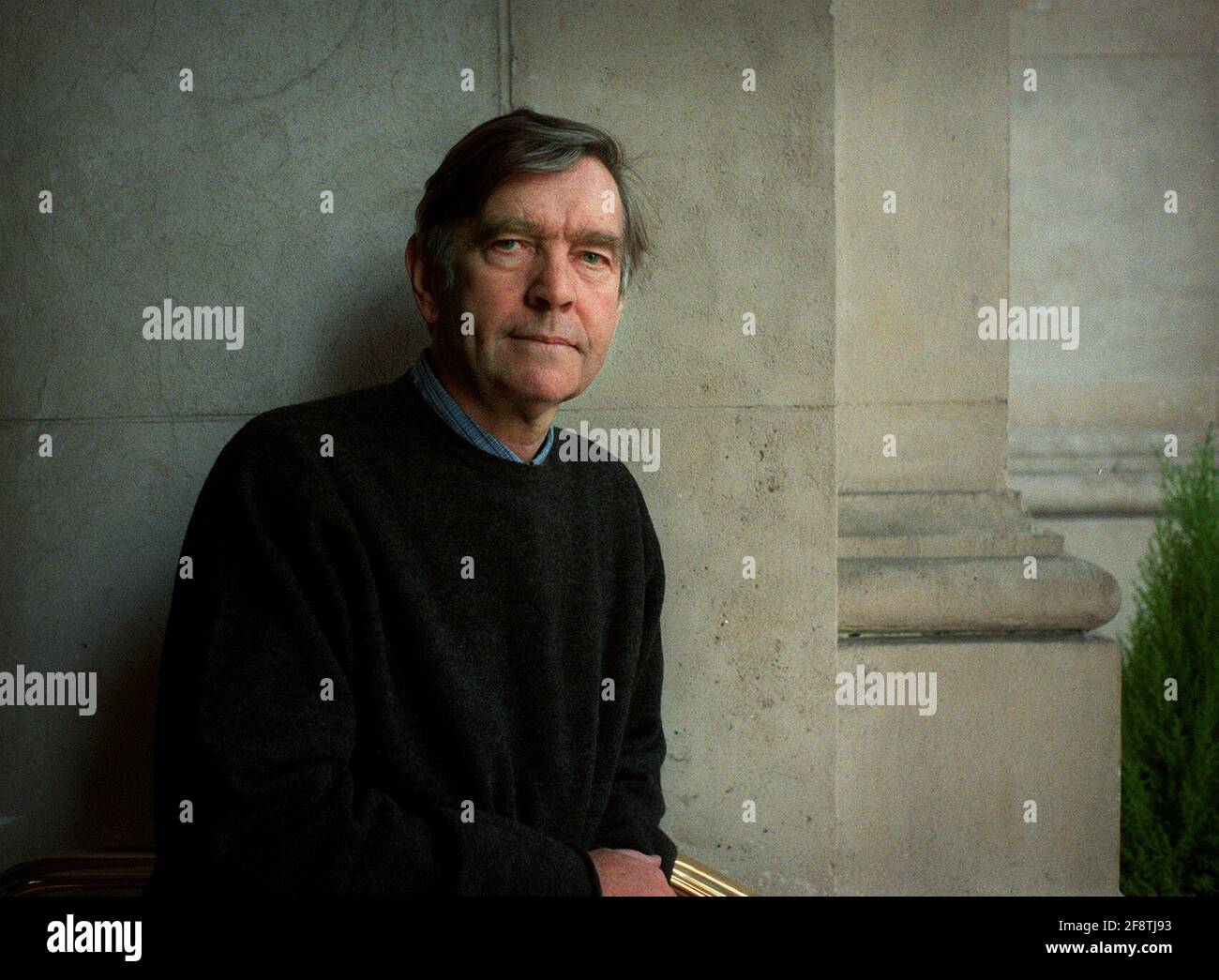 TOM COURTNEY ACTOR, OCTOBER 2000 Stock Photo - Alamy