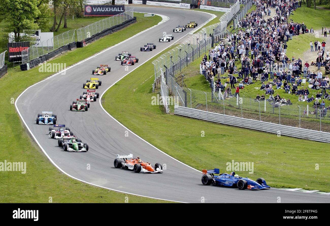 THE LONDON CHAMP CAR TROPHY AT BRANDS HATCH JUST AFTER THE START No 33 ...