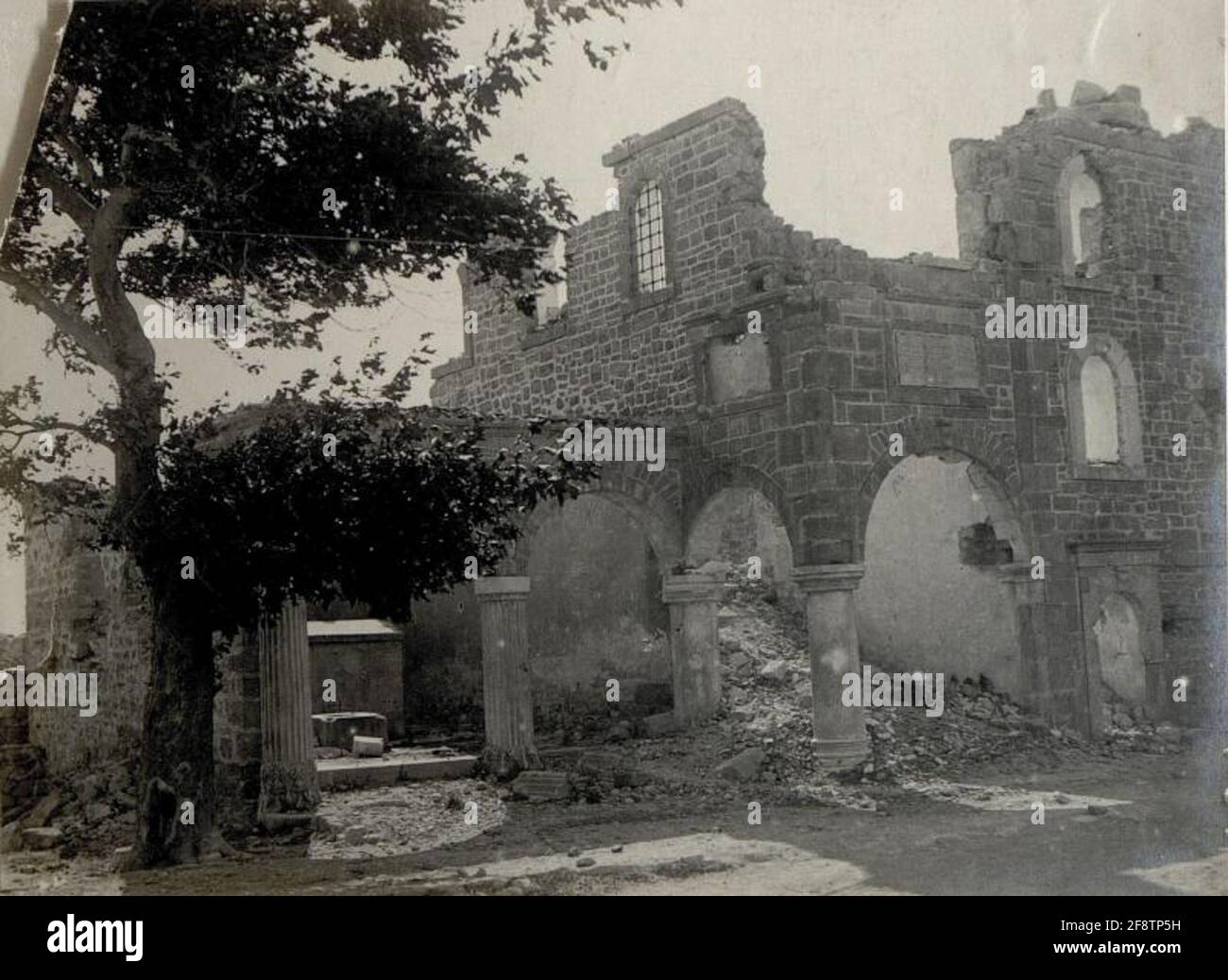Kum-Kalé, Mosque ruin Stock Photo - Alamy