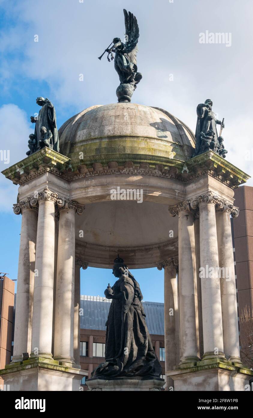 Queen Victoria Monument in Liverpool Stock Photo - Alamy