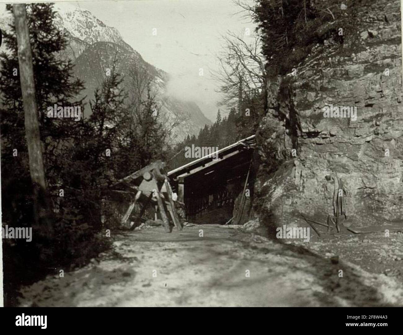 Avalanche gallery hi-res stock photography and images - Alamy