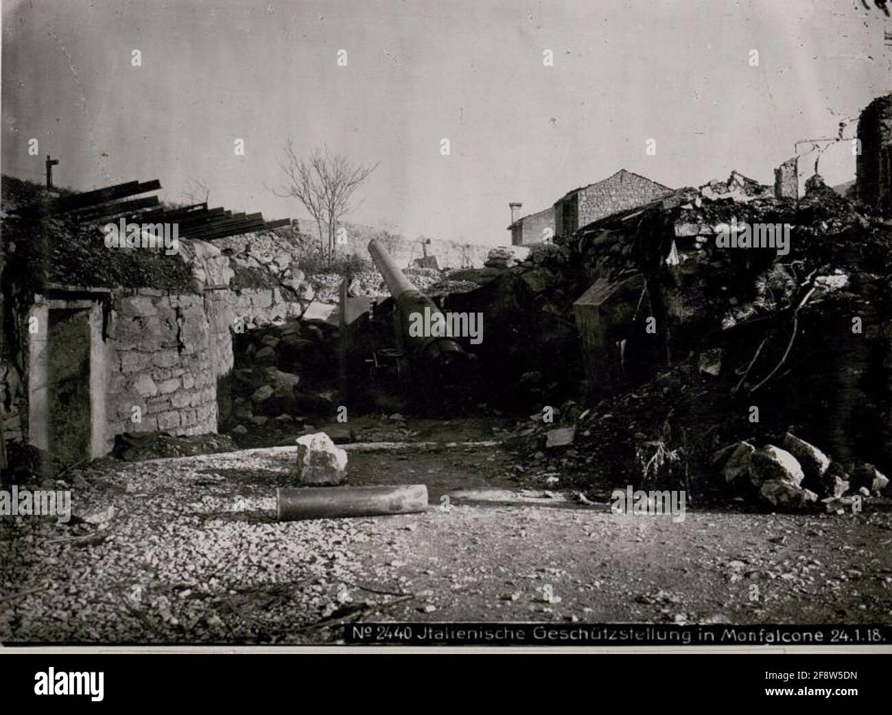 Italian gun emplacement hi-res stock photography and images - Alamy