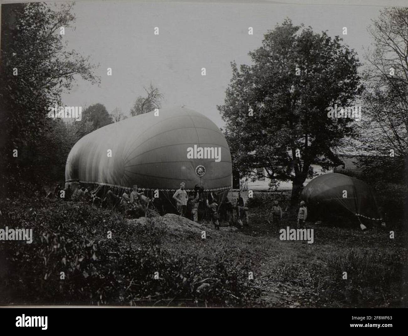 Balloon 750 hi-res stock photography and images - Alamy