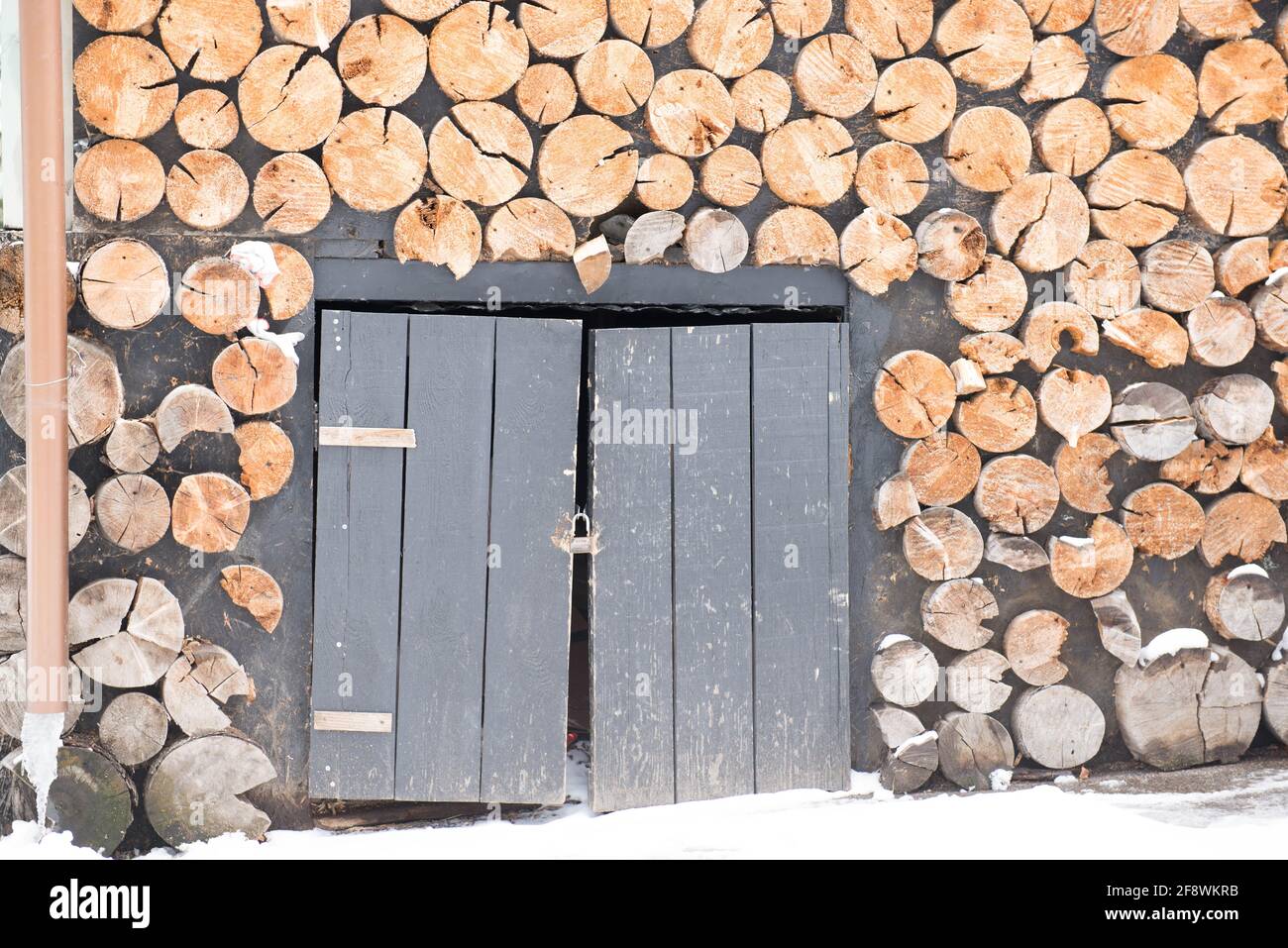 the gate and the logs are round like a wall Stock Photo - Alamy