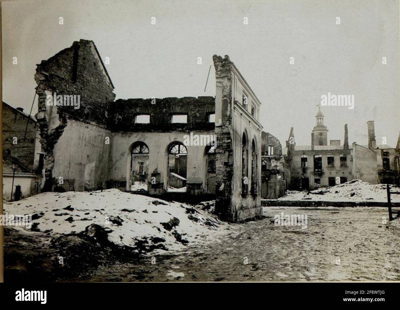 Brandruinen in Brzezany Stock Photo - Alamy