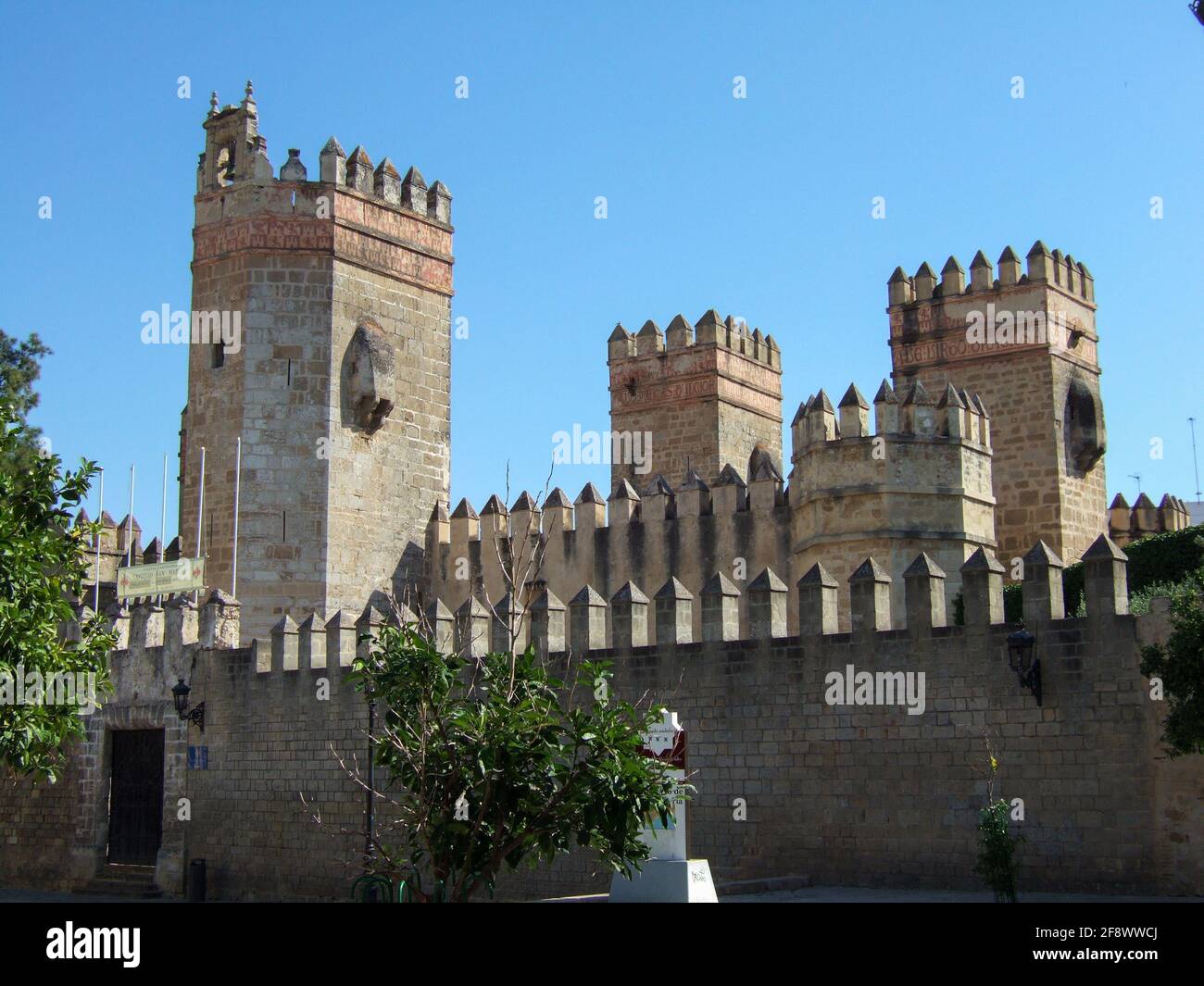 The alcazar castle hi-res stock photography and images - Alamy