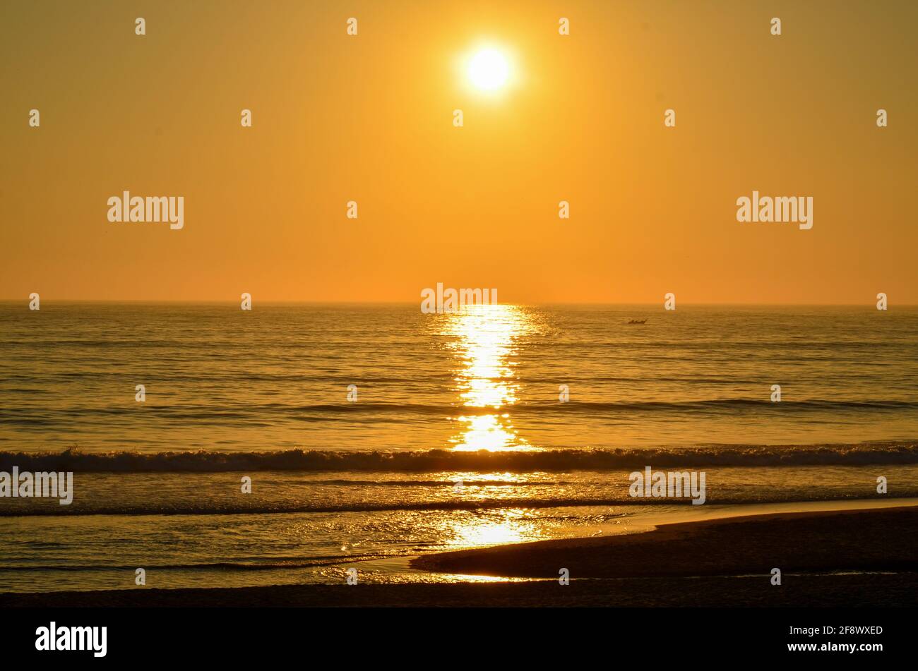 Portuguese beach sunset hi-res stock photography and images - Alamy