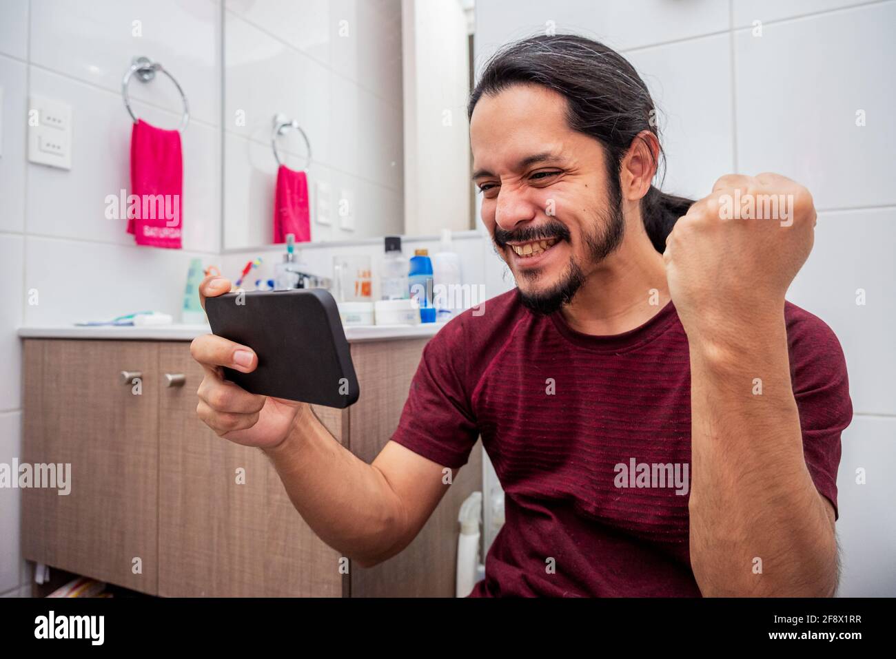 Black man on toilet on phone hi-res stock photography and images - Alamy