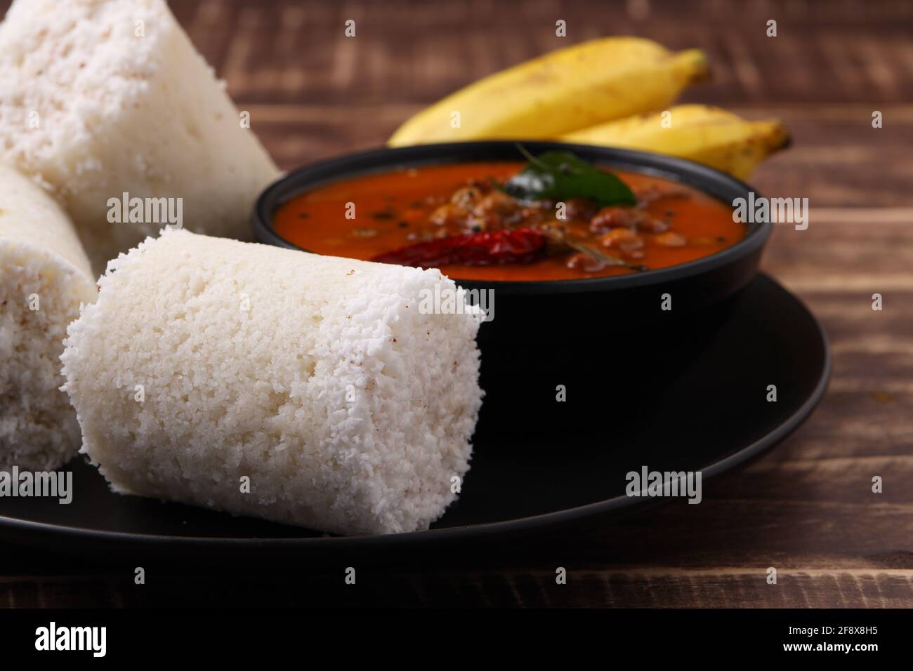 Puttu,Raw rice puttu,Arisi Maavu Puttu with chana or kadala curry ...
