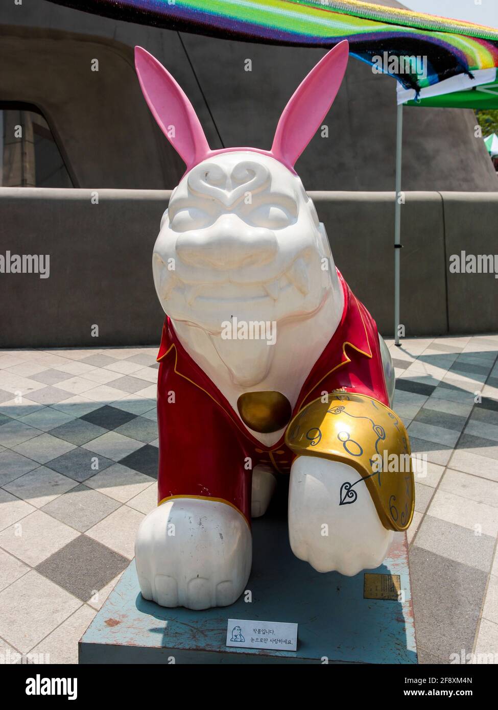 A fun version of Haechi, the symbol of the city. Made with rabbit ears ...