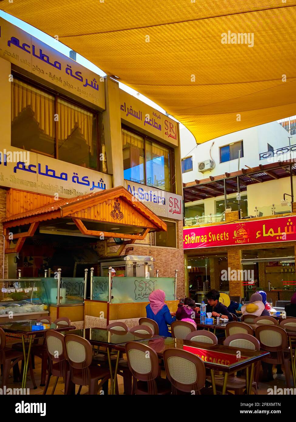 Restaurant input hi-res stock photography and images - Alamy