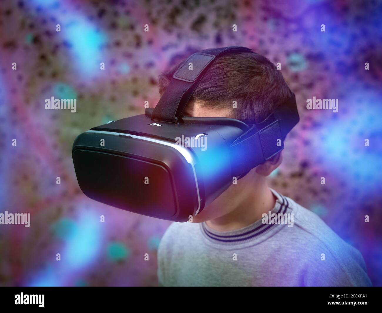 Moderne vr technologie hi-res stock photography and images - Alamy