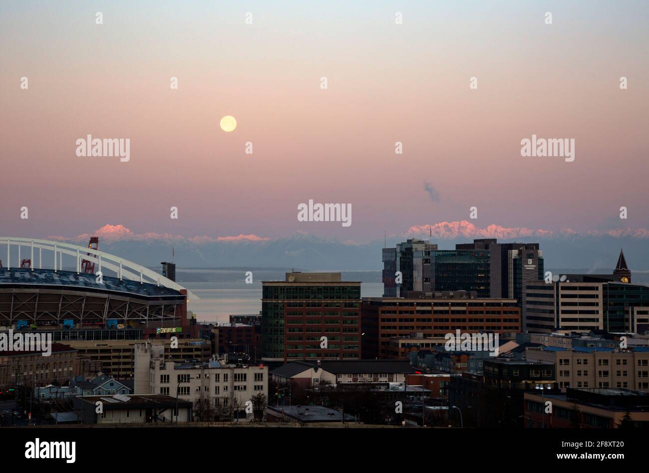 WA19390-00...WASHINGTON - The Snow Moon setting as the rising sun ...