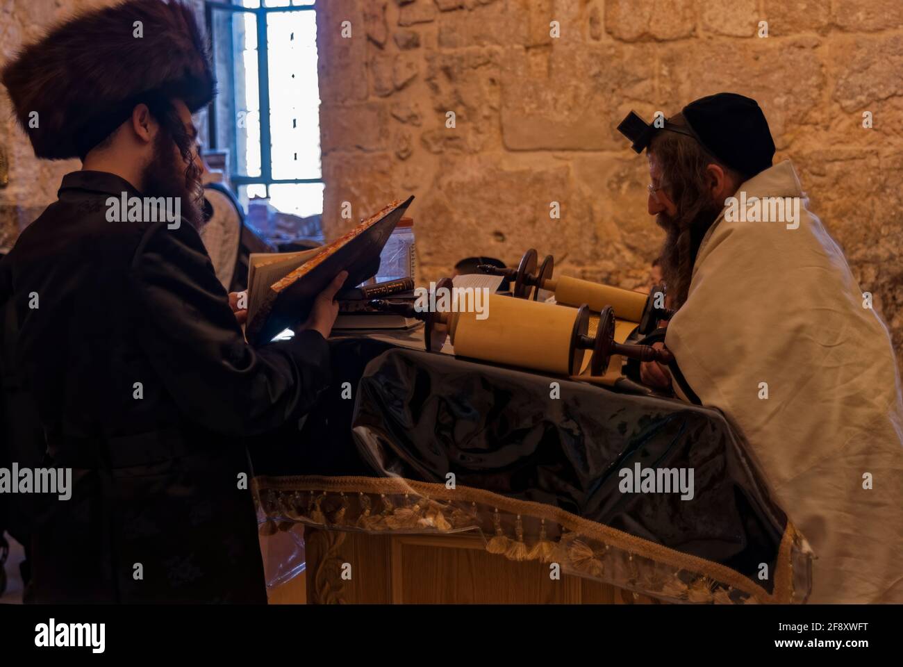 Israel, Jewish Believers With Schtreimel And Torah, Jerusalem Stock ...