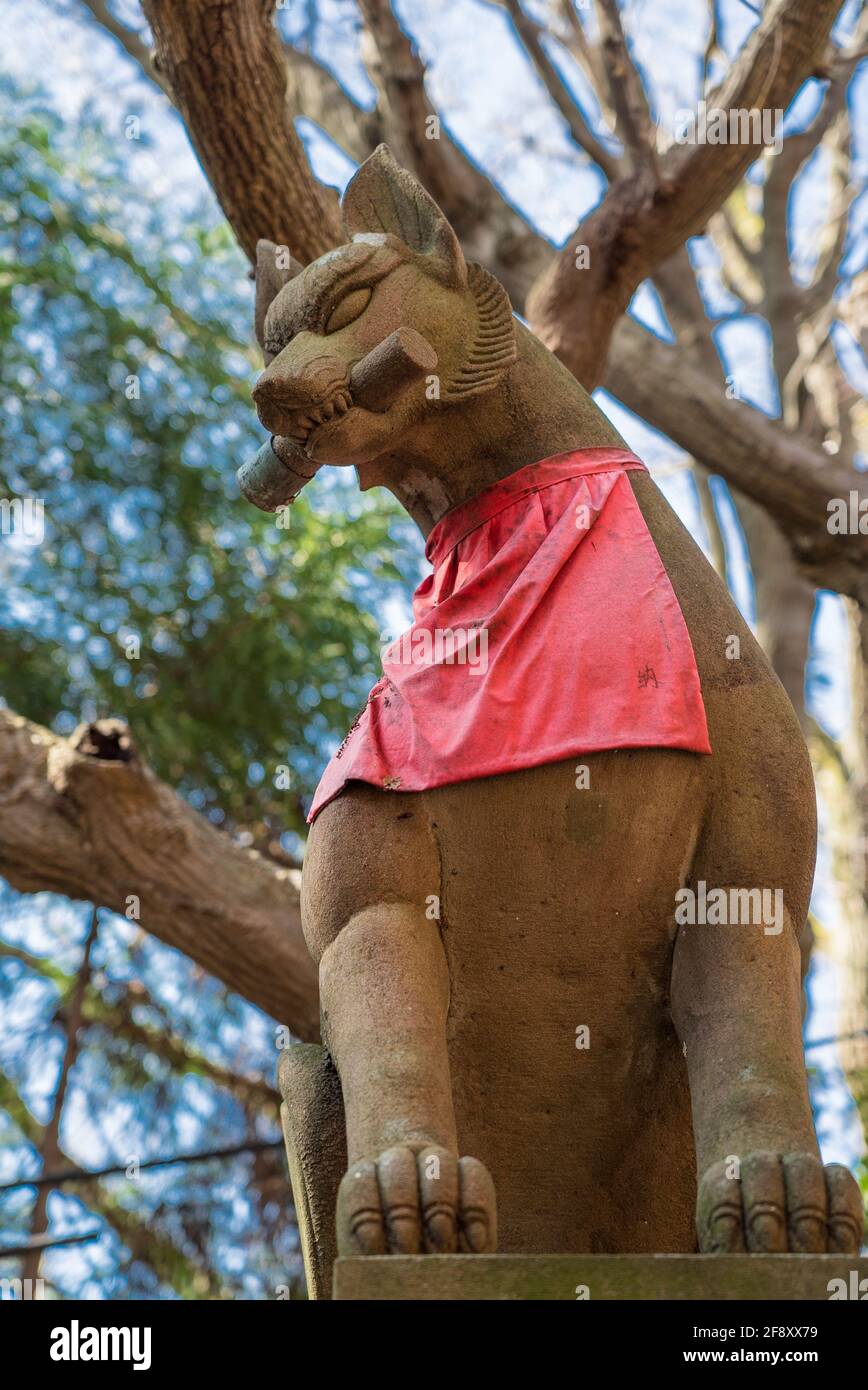 Japanese fox statue hi-res stock photography and images - Alamy