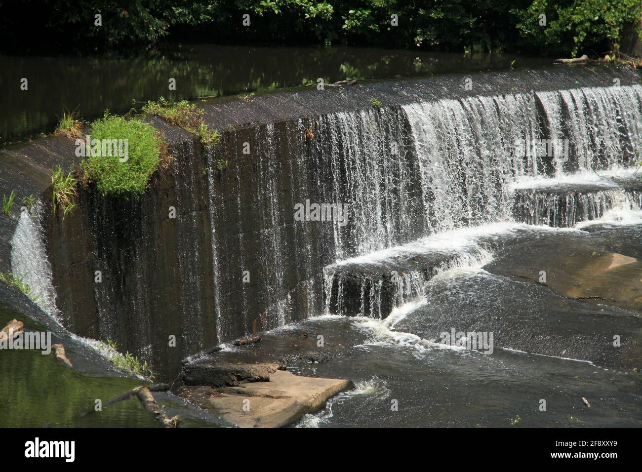 Man made dam hi-res stock photography and images - Alamy