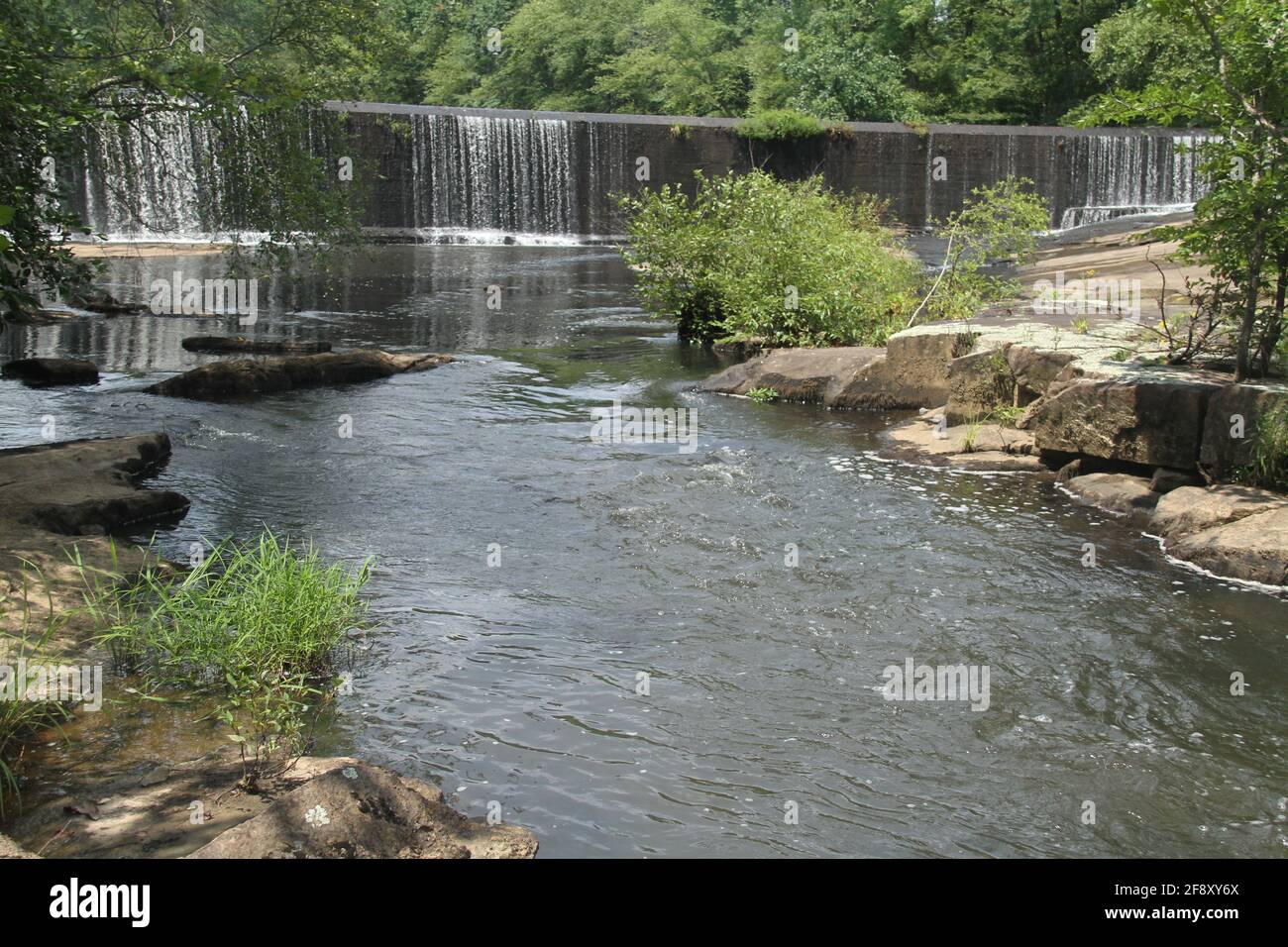 Man made dam hi-res stock photography and images - Alamy