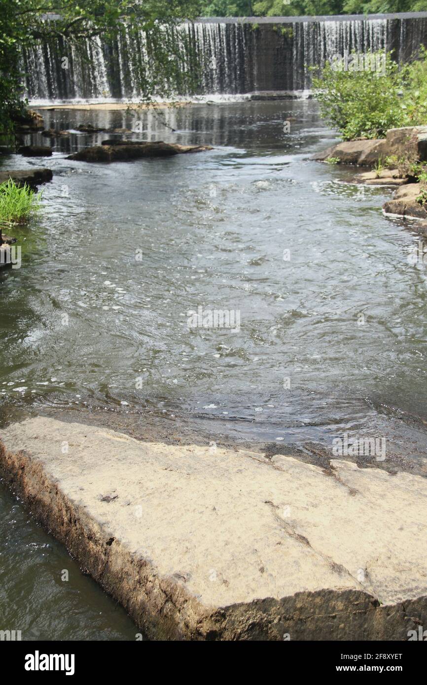 Man made dam hi-res stock photography and images - Alamy