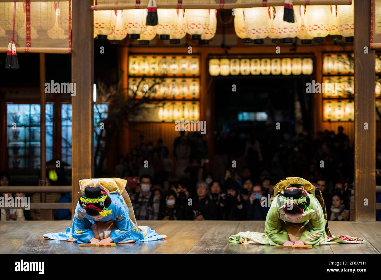 Japanese tourist wearing kimono hi-res stock photography and images - Alamy