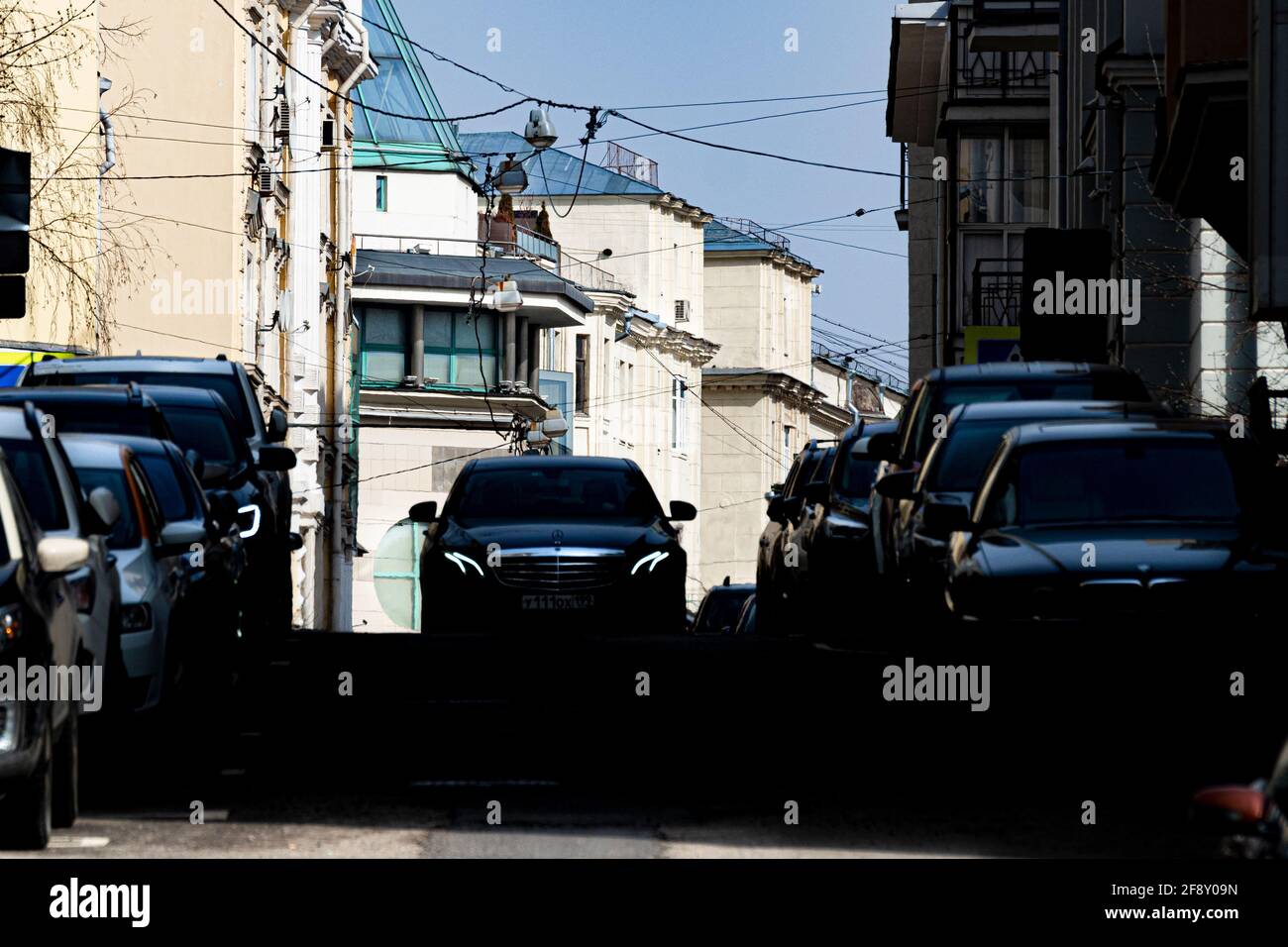 Russia, Moscow. Cars in the street Stock Photo - Alamy