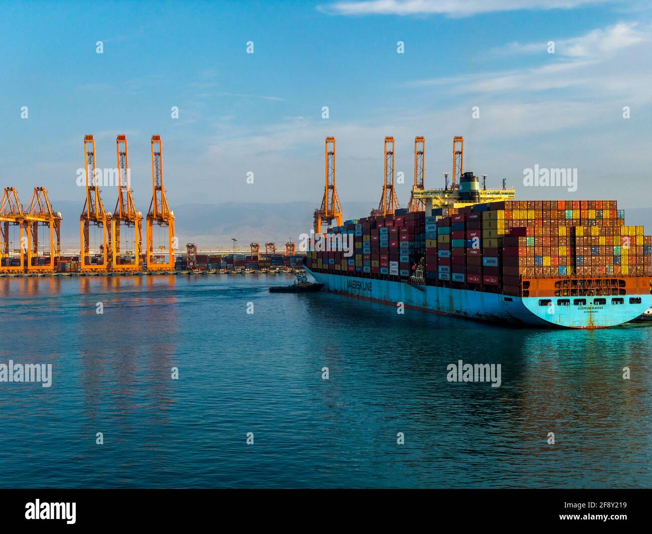 Oman cargo port hi-res stock photography and images - Alamy
