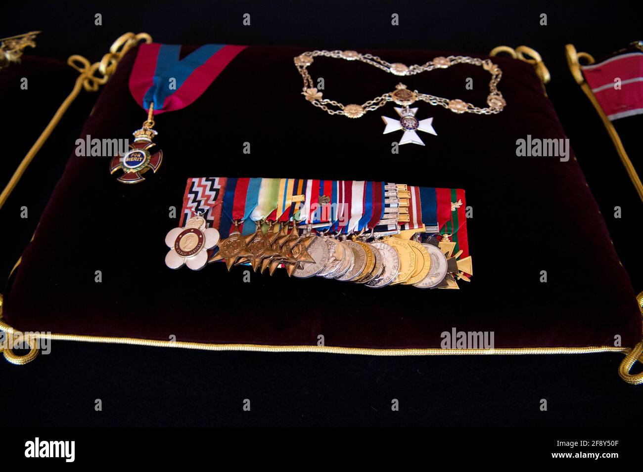 Chain with medals hi-res stock photography and images - Alamy