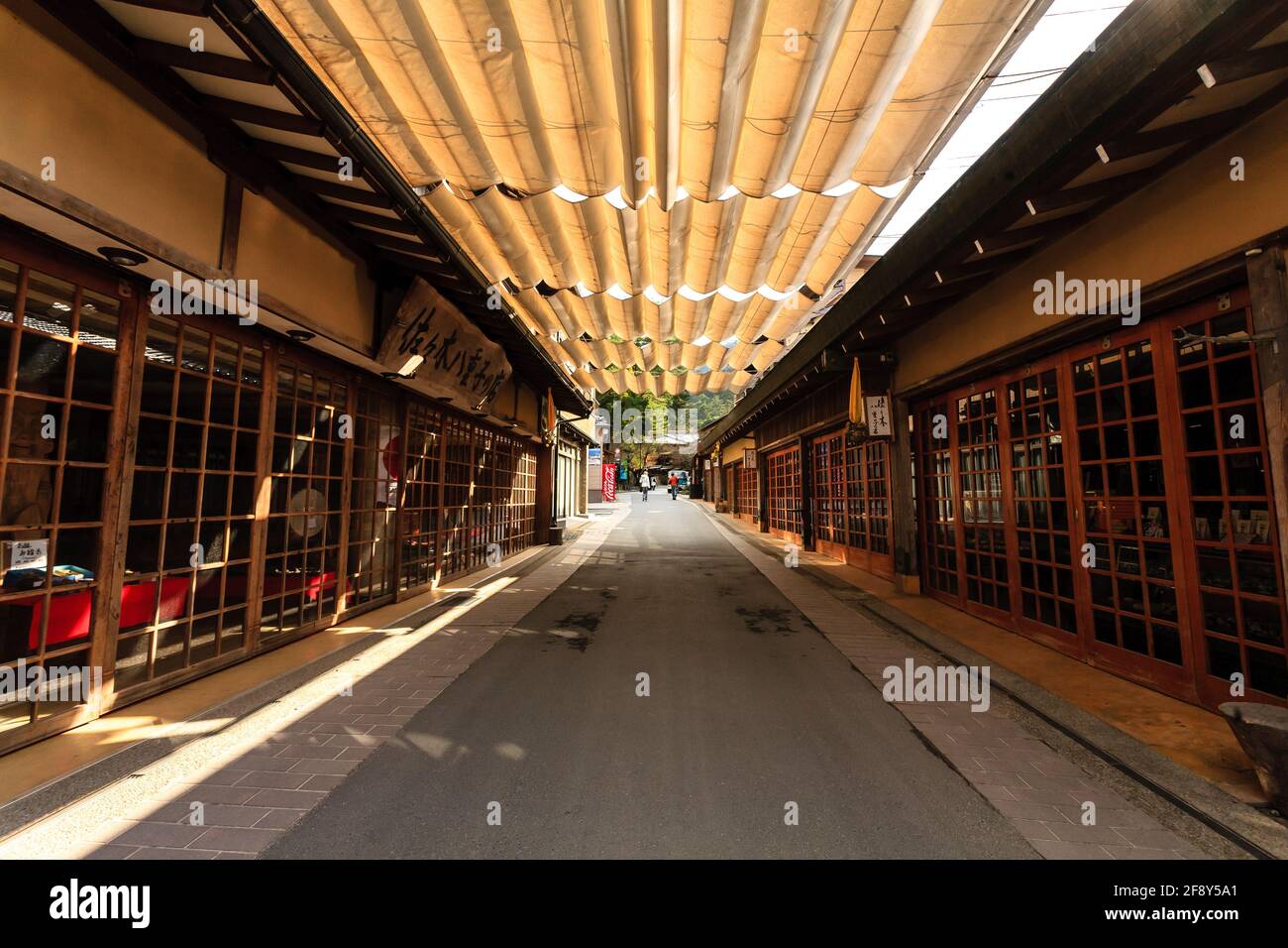 Old Fashioned Japanese Shop High Resolution Stock Photography and ...