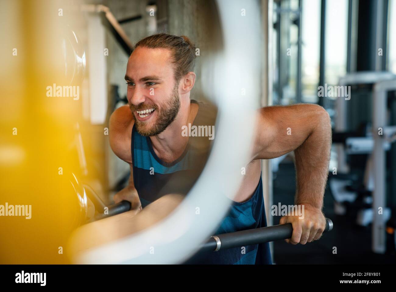 Fitness muscular hi-res stock photography and images - Alamy