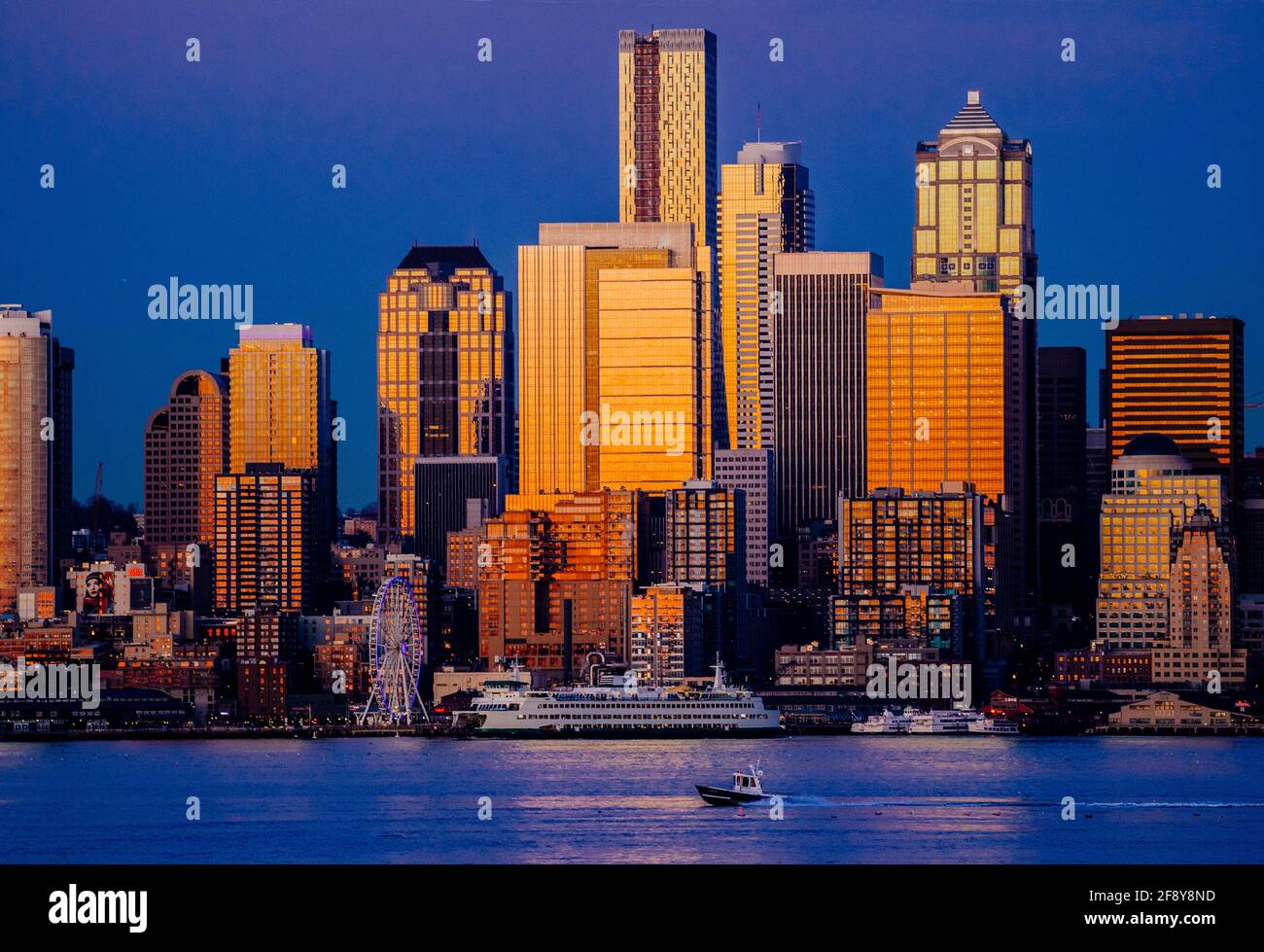 Seattle skyline waterfront hi-res stock photography and images - Alamy