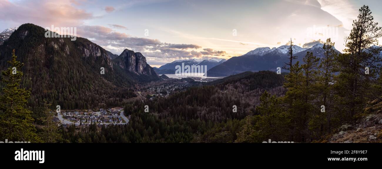 The squamish and chief viewpoint hi-res stock photography and images ...