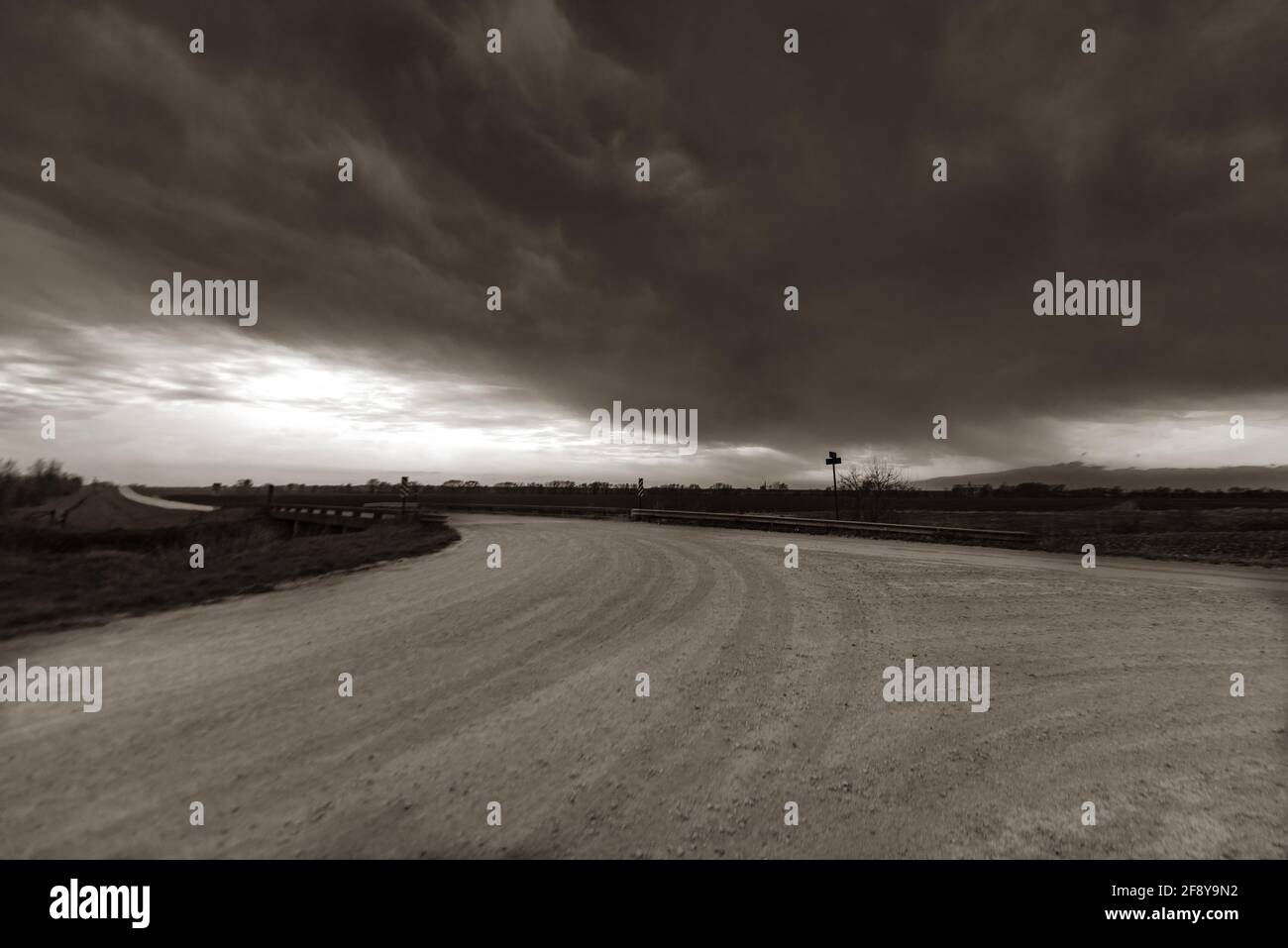 Rustic barn dark clouds hi-res stock photography and images - Alamy
