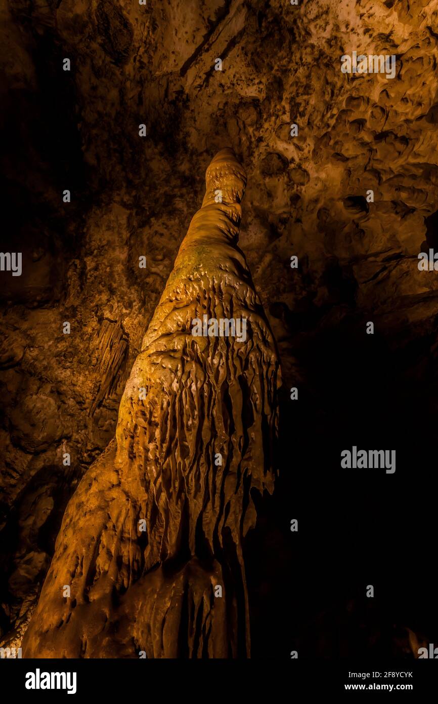 Cave drapery hi-res stock photography and images - Alamy