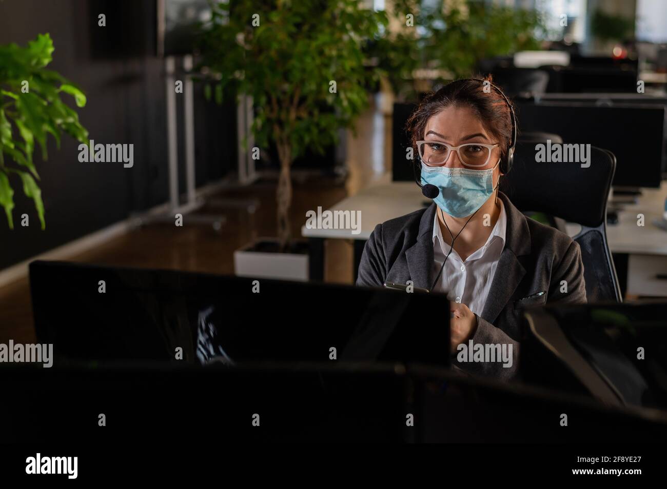 Female operator hi-res stock photography and images - Alamy