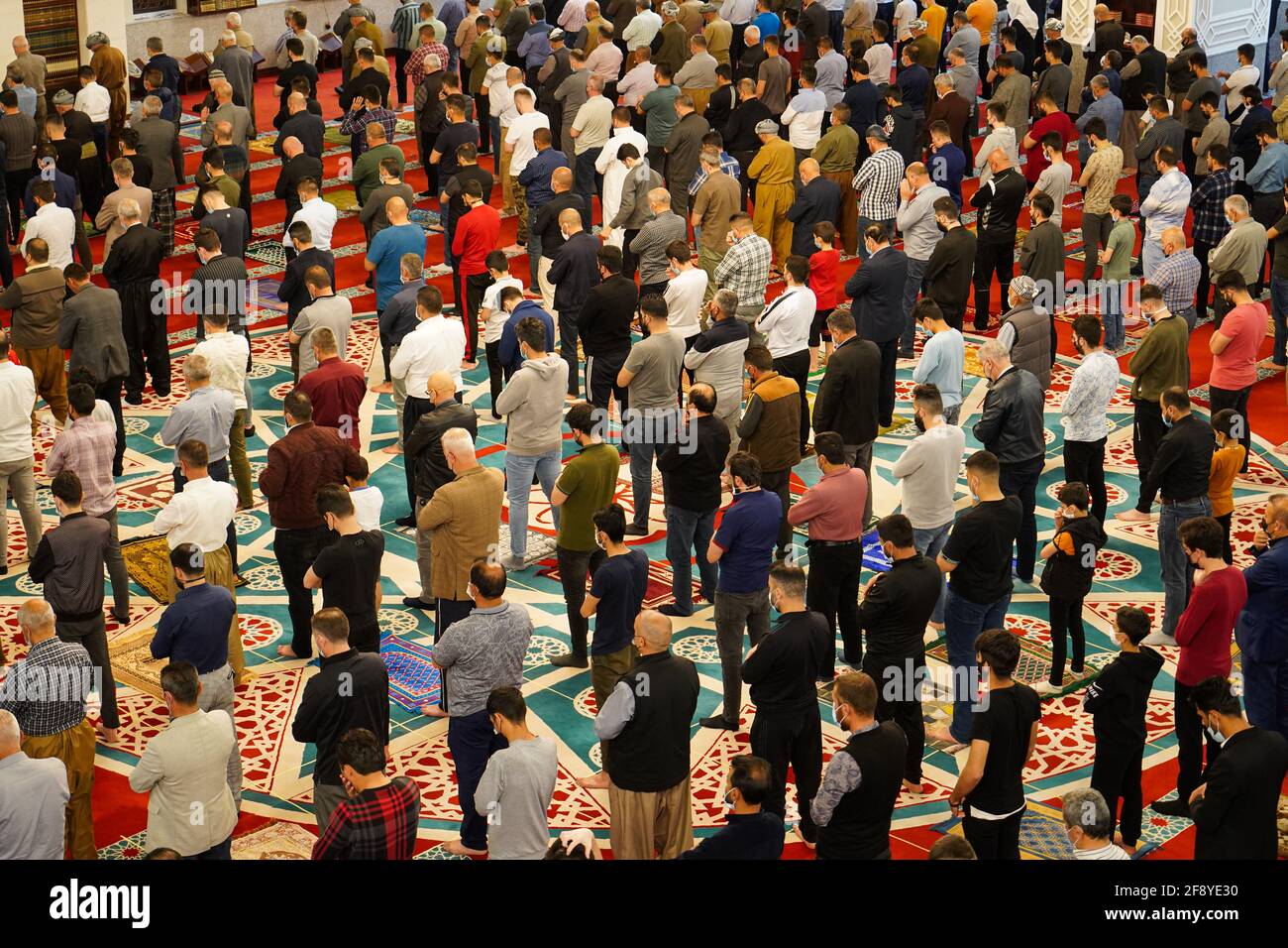 Iraqi Kurdish people maintain social distance as they offer Tarawih ...