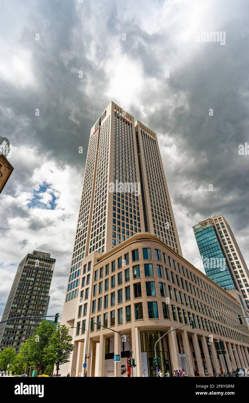 Opera channel hi-res stock photography and images - Alamy