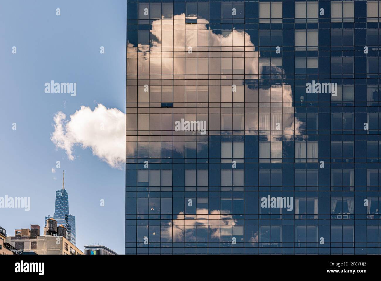 New york city reflection hi-res stock photography and images - Alamy