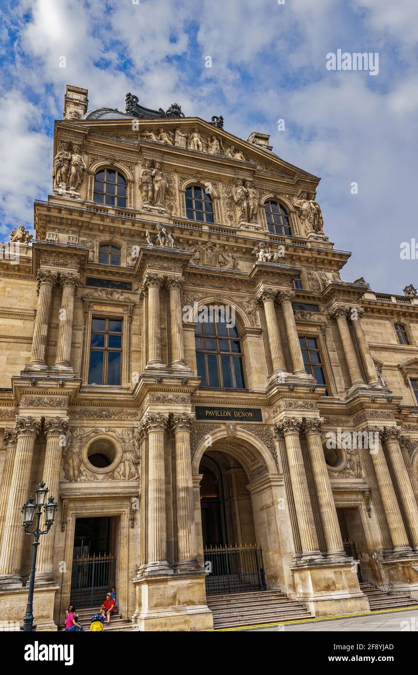 Pavilion denon louvre museum paris hi-res stock photography and images ...