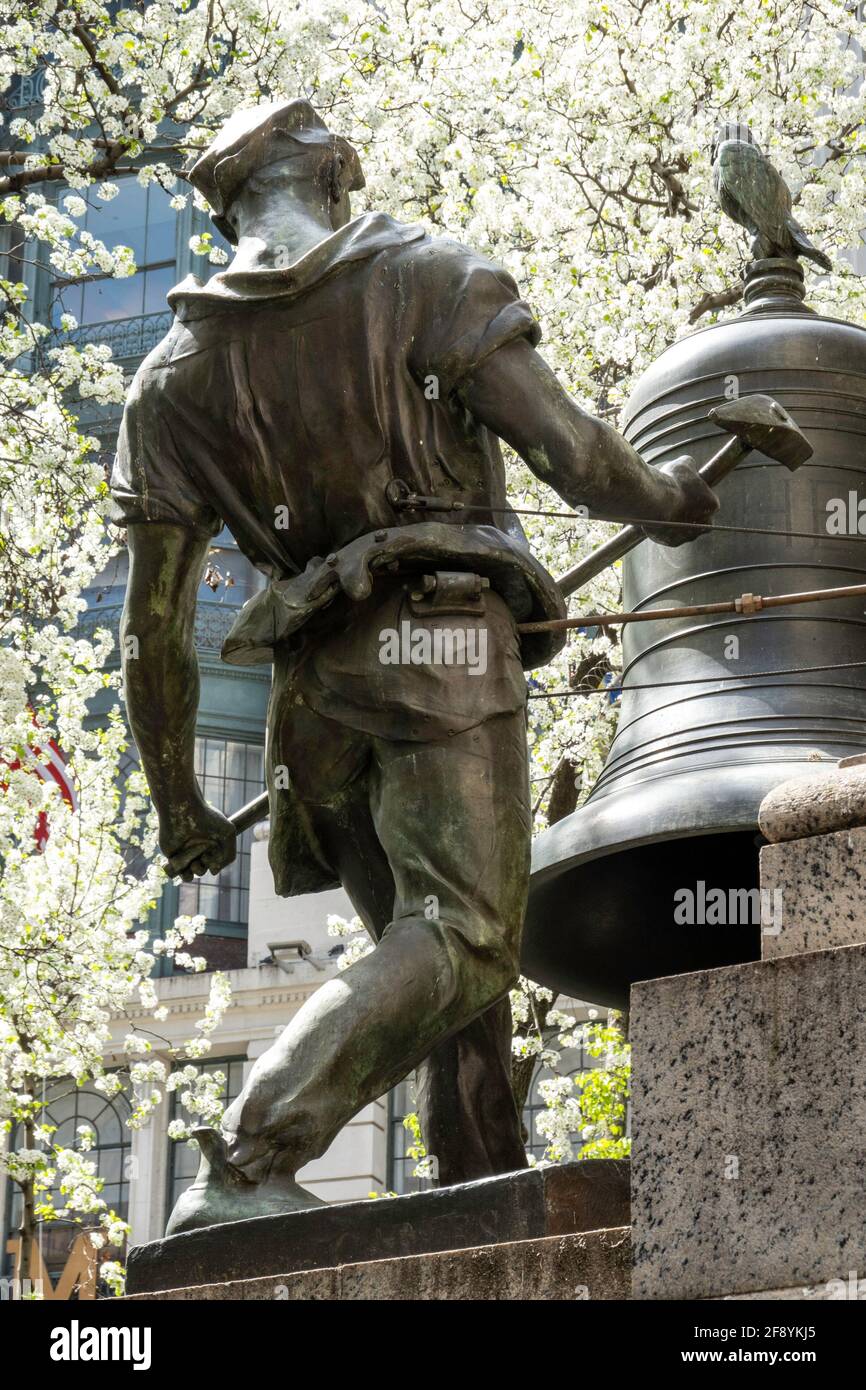 James gordon bennett monument hi-res stock photography and images - Alamy