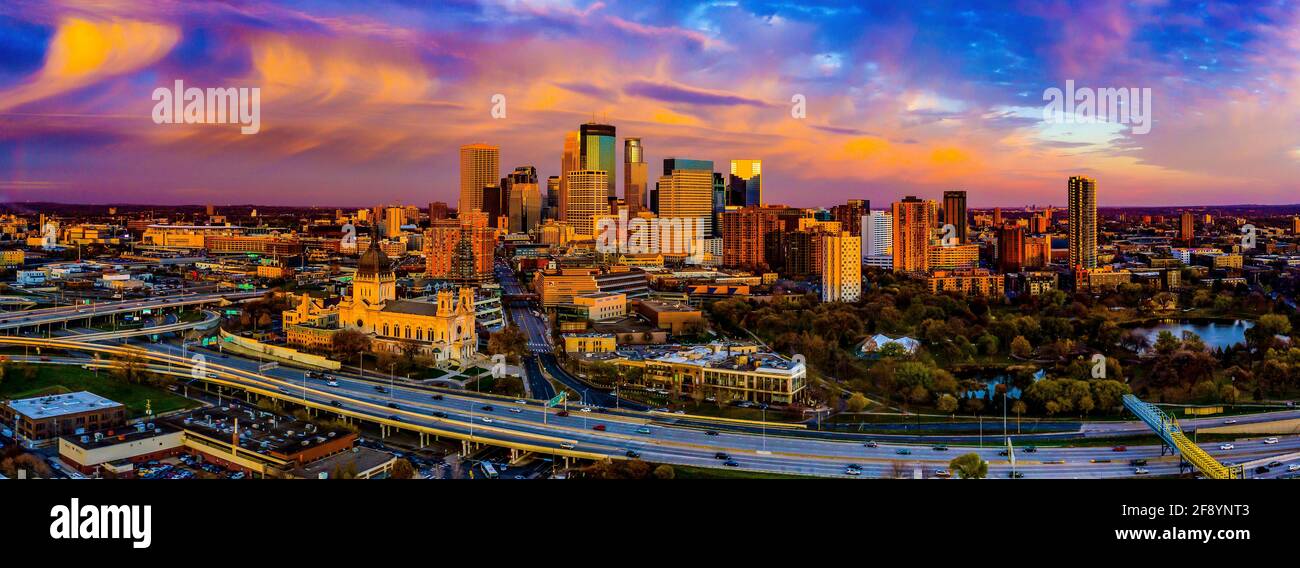 Skyline at sunset, Minneapolis, Minnesota, USA Stock Photo - Alamy