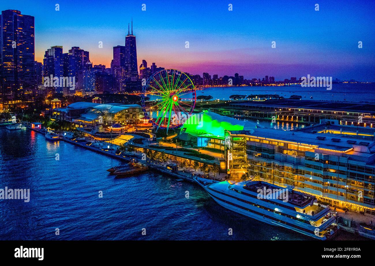 Navy Pier at twilight, Chicago, Illinois, USA Stock Photo - Alamy