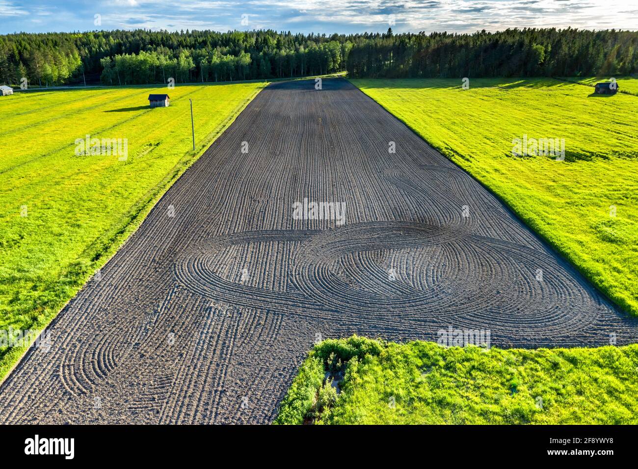 Green tractor side view hi-res stock photography and images - Alamy