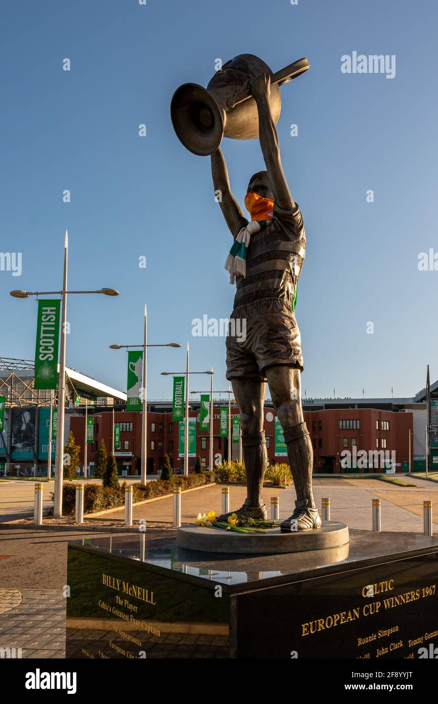 Billy mcneil statue hi-res stock photography and images - Alamy