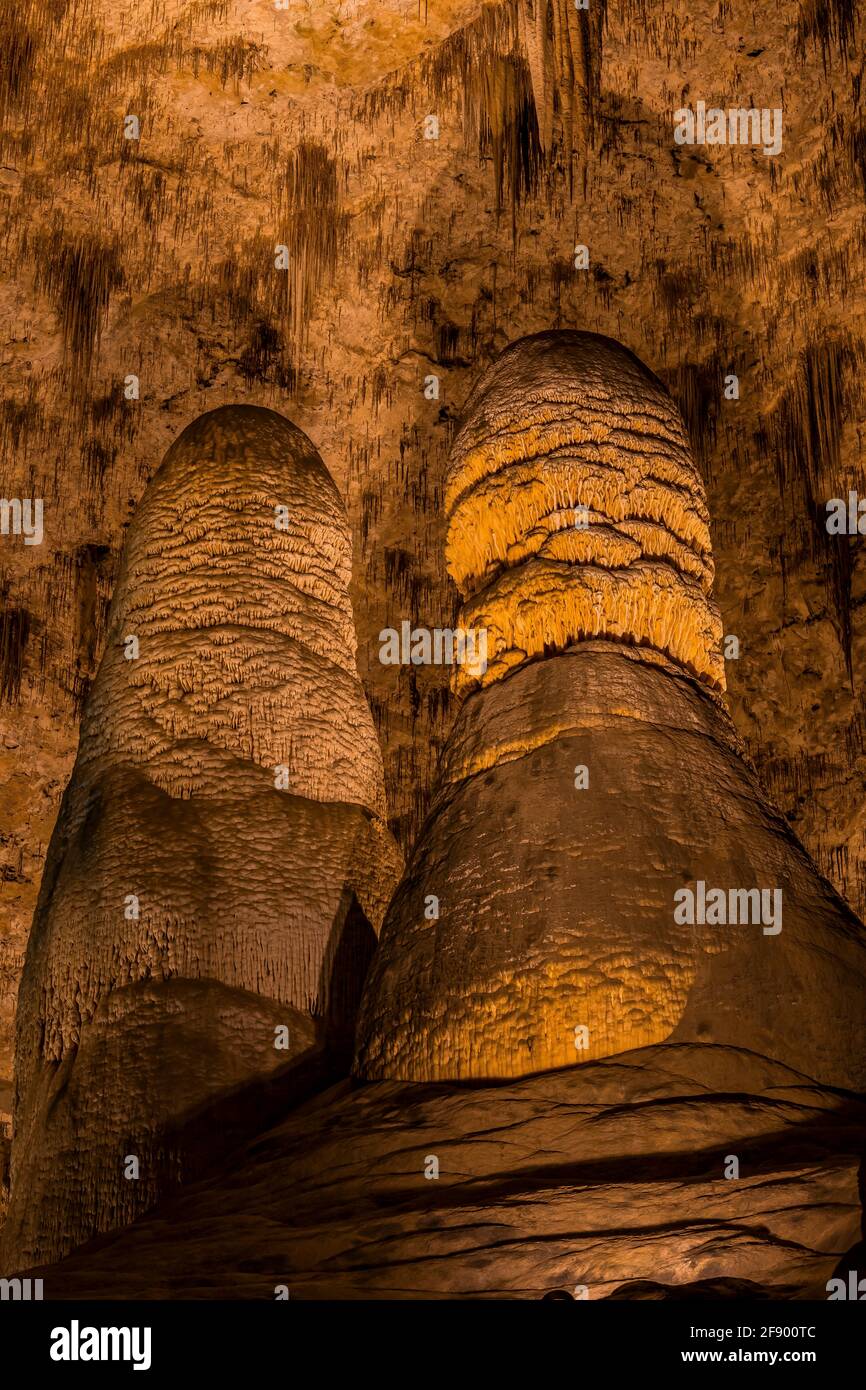 Stunning formations in the Hall of Giants deep underground in Carlsbad ...