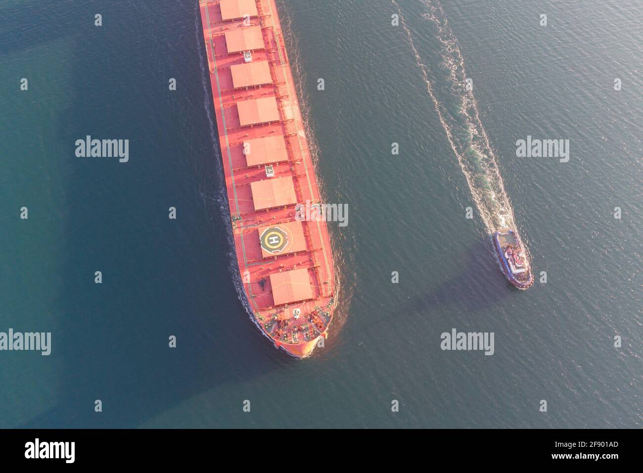 The dry cargo vessel enters the port with the help of tugs. Photo from ...