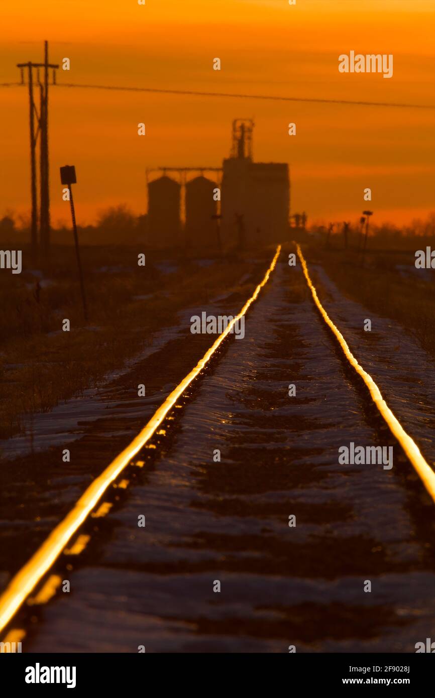 Saskatchewan grain elevator canada prairie sun sunrise sky field hi-res ...